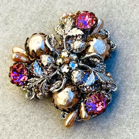 Miriam Haskell | Jewelry | Miriam Haskell Unsigned Brooch Baroque Pearl ...